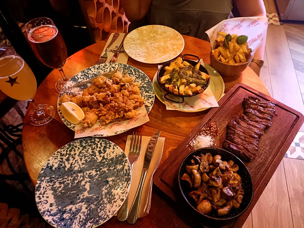 Les 10 meilleurs bars à tapas de Barcelone : Adresses & horaires